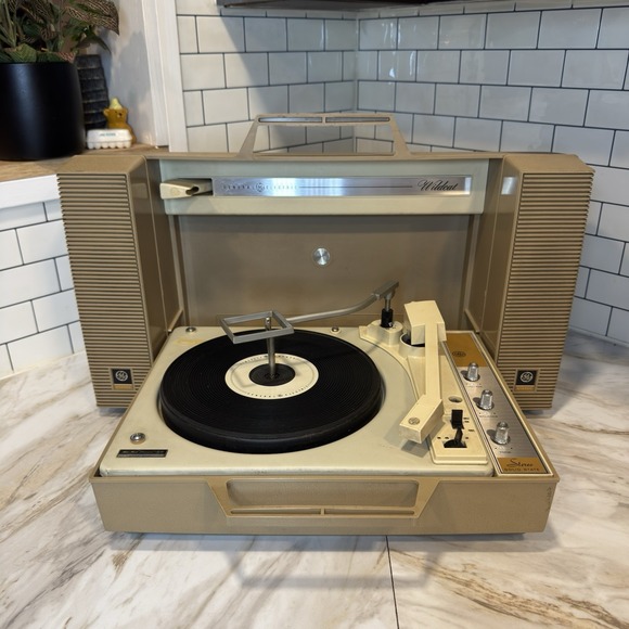 General Electric | Portable Audio & Video | Vintage Ge General Electric ...